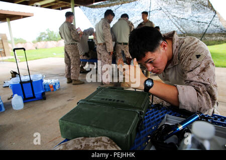 Marines from 1st Radio Reconnaissance Platoon, 1st Air Delivery Platoon ...