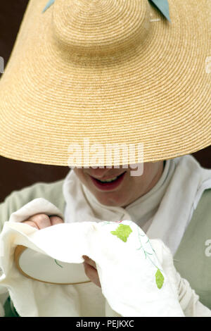 Woman reenactor in Colonial Williamsburg, Virginia Stock Photo - Alamy