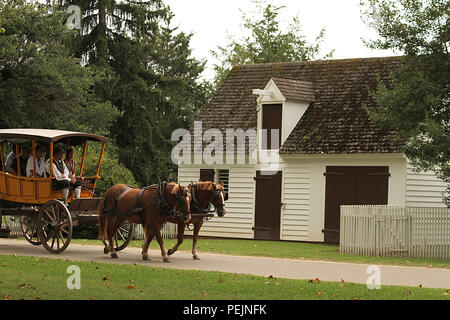 Carriage ride in Colonial Williamsburg recreates an 18th century ...