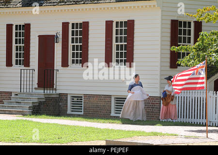 Women reenactor in Colonial Williamsburg, Virginia, USA Stock Photo - Alamy