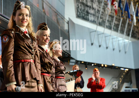 The Victory Belles of the National World II Museum sing the National ...