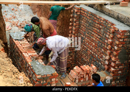 The Gulshan Avenue dug up by Dhaka Wasa for installing storm-water ...
