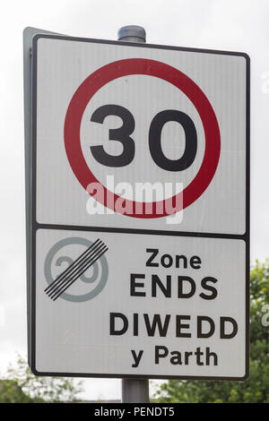 30mph zone end of 20mph zone Stock Photo - Alamy