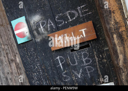 sign saying "no publicity folders" in French, Honfleur France Stock ...