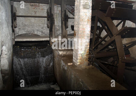 HERTFORDSHIRE; HEMEL HEMPSTEAD; FROGMORE PAPER MILL; VINTAGE PLATFORM ...