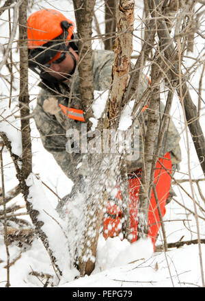 Soldiers with the 770th Engineer Company, 479th Engineer Battalion ...