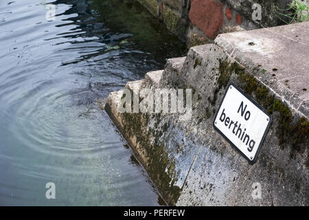Sign, water, anchor prohibited Stock Photo - Alamy