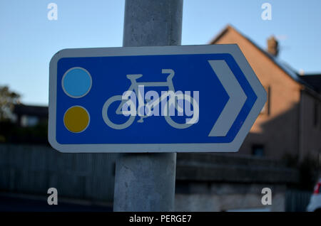 cycle path sign Stock Photo - Alamy