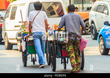 Vegetable vendor pushing his cart, in India Stock Photo: 107044591 - Alamy