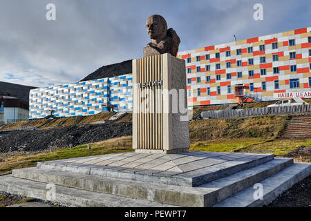 Lenin Monument in Barentsburg, Spitzbergen, Svalbard Stock Photo - Alamy