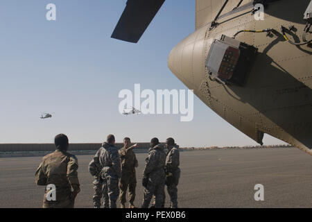 Army Reserve CBRN platoon sergeant briefs Soldiers during a CH-47 ...