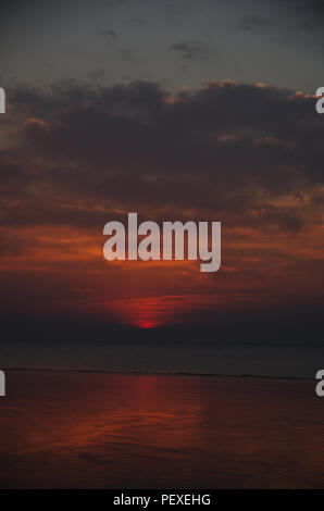 Raising Sun Rays Reflected the Rosy Clouds Stock Photo - Alamy
