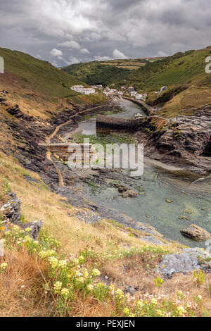 The harbour area at Boscastle on the north Cornwall coast Stock Photo ...