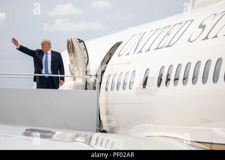 Donald Trump at Fort Drum 2018 07 Stock Photo - Alamy