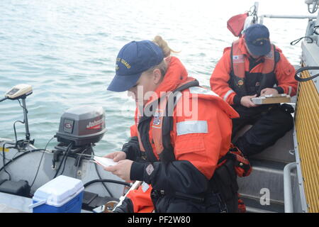 U.S. Coast Guard boarding team members from Coast Guard Station ...