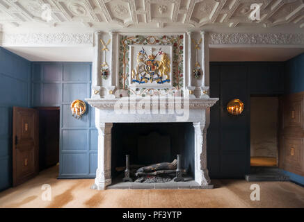 fireplace in the queens chambers Edinburgh castle Mary Queen Of Scots ...
