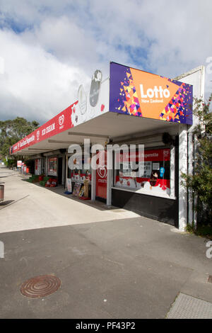 Kauriland Superette, Titirangi Stock Photo - Alamy
