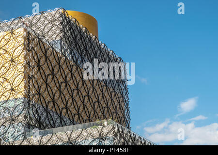 Library of Birmingham exterior facade, filigree design cladding Stock ...