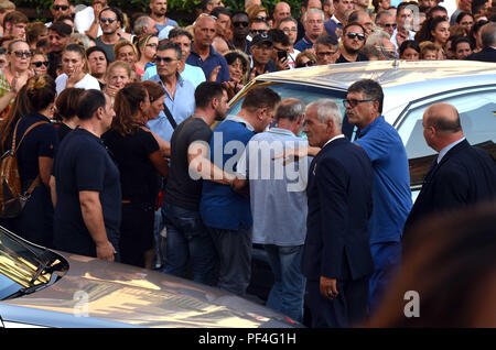 Torre del Greco, the funerals of Giovanni Battiloro, Matteo Bertonati ...