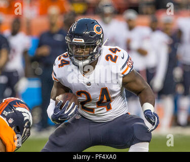 Chicago Bears running back Jordan Howard (24) runs against the Detroit ...
