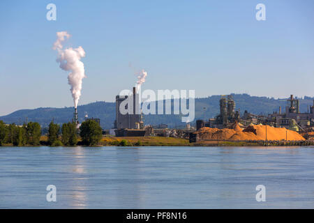Pulp and paper mill along river, Toledo, Oregon Coast Stock Photo - Alamy