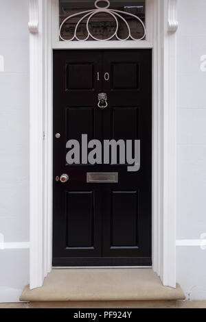 The front door of number 10 Downing Street Stock Photo - Alamy