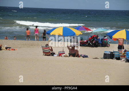 People sunbathing at Virginia Beach, USA Stock Photo - Alamy