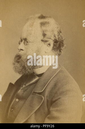 Draught marks and plimsoll line on ship's hull Stock Photo - Alamy