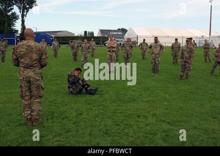 82nd Airborne Division Jumpmasters conduct the Suspence Trainer for ...