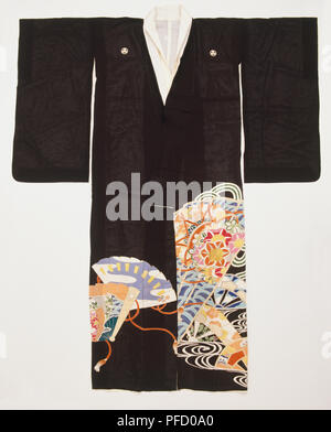 A vertical shot of Japanese women with kimono walking in Kyoto Stock ...