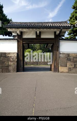 The Sakurada-mon ( gate ) of the Imperial Palace in Tokyo, Japan Stock ...