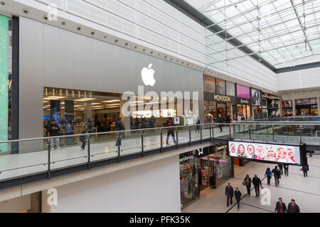 Apple store, Arndale shopping centre, Manchester, UK Stock Photo - Alamy