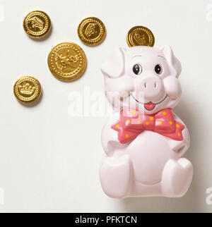 Close up of a Gold Piggy Bank Stock Photo - Alamy