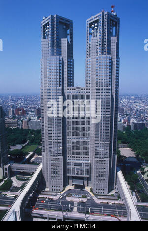 high rise offices in shinjuku business district Stock Photo - Alamy