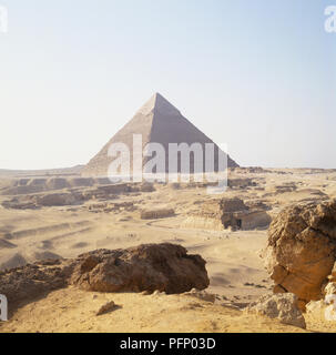 Egypt, Cairo, Giza, Khafra's Pyramid, head of 'The Great Sphinx', side ...