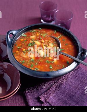 Harira soup in bowl on wooden table. Typical Moroccan food. Ramadán ...
