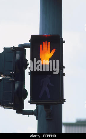 hand stop signal PEDESTRIAN CROSSINGS Stock Photo - Alamy