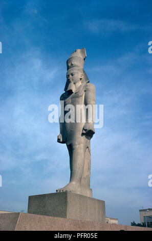 Egypt, Cairo, Rameses Square, statue of Rameses II Stock Photo - Alamy