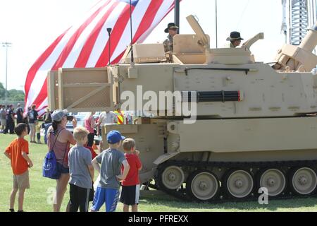 Troopers with 2nd Battalion, 82nd Field Artillery Regiment (2-82 FA ...