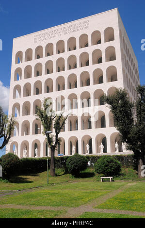 Facade of a Building in Rome City, Italy Stock Photo - Alamy