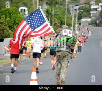 Leaders and Soldiers assigned to 715th Military Intelligence Battalion ...