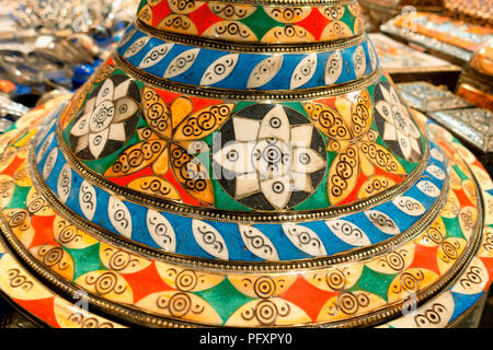 Traditional arabic art items and Souvenirs on display in traditional ...