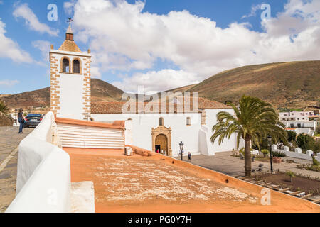 FUERTEVENTURA, SPAIN - 19 FEBRUARY 2018: Waterfront cafes and ...
