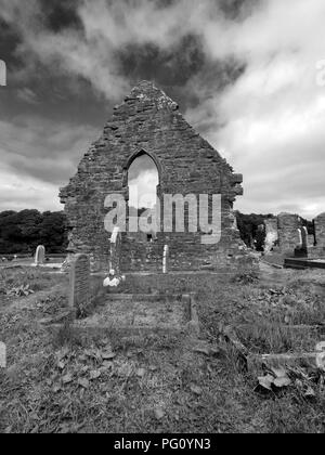 COUNTY DONEGAL, IRELAND - AUGUST 13th 2018: A beautiful gravestone in ...