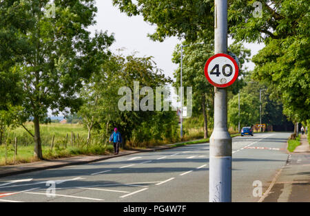 40mph speed limit road sign Stock Photo: 15991873 - Alamy