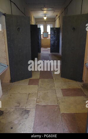 Jedburgh prison. John o' groats (Duncansby head) to lands end. End to ...