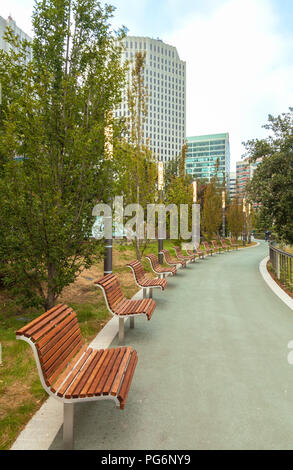 Benches in the rooftop park at Transbay Transit Center, San Francisco ...
