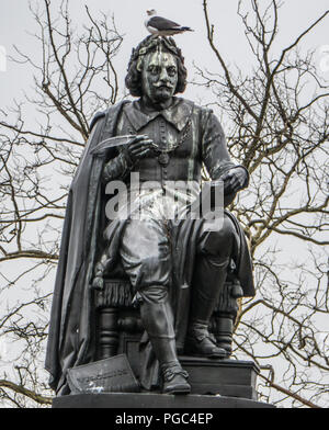 Pompous Statue with Pigeon Stock Photo - Alamy