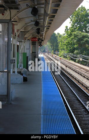 CTA Red line Howard Street public train station on a sunny summer day ...