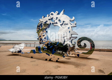 Citizens Gateway to the Great Barrier Reef sculpture by Aboriginal ...